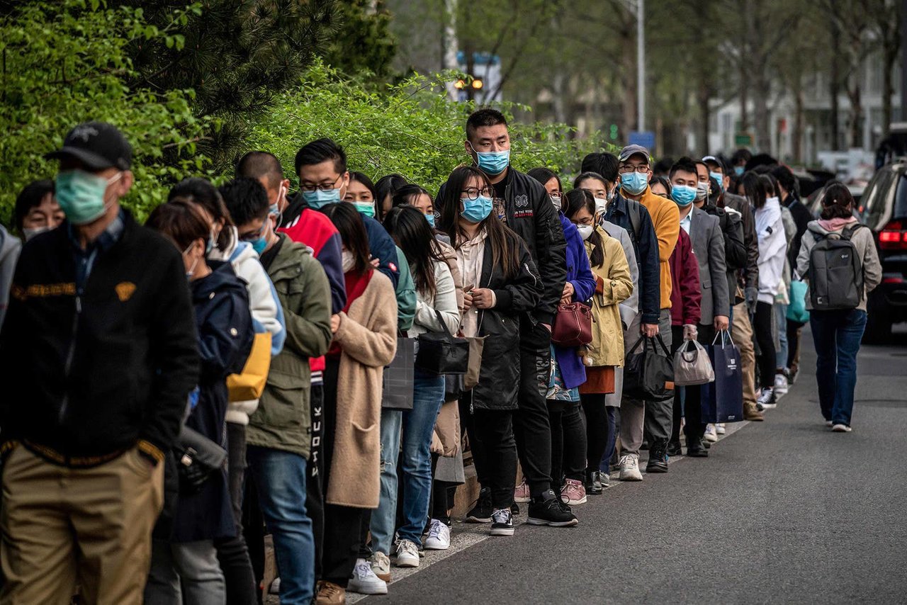 Back to life: Thousands Of People Crowded Public Spaces After Chinese ...