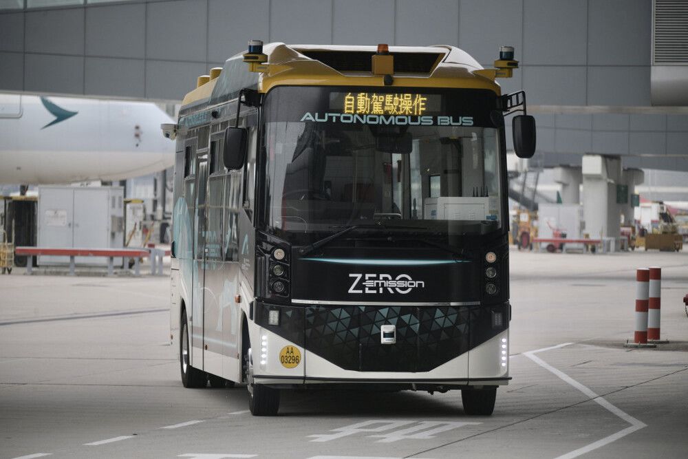 Autonomous shuttle bus begins service at HK airport - Hong Kong News